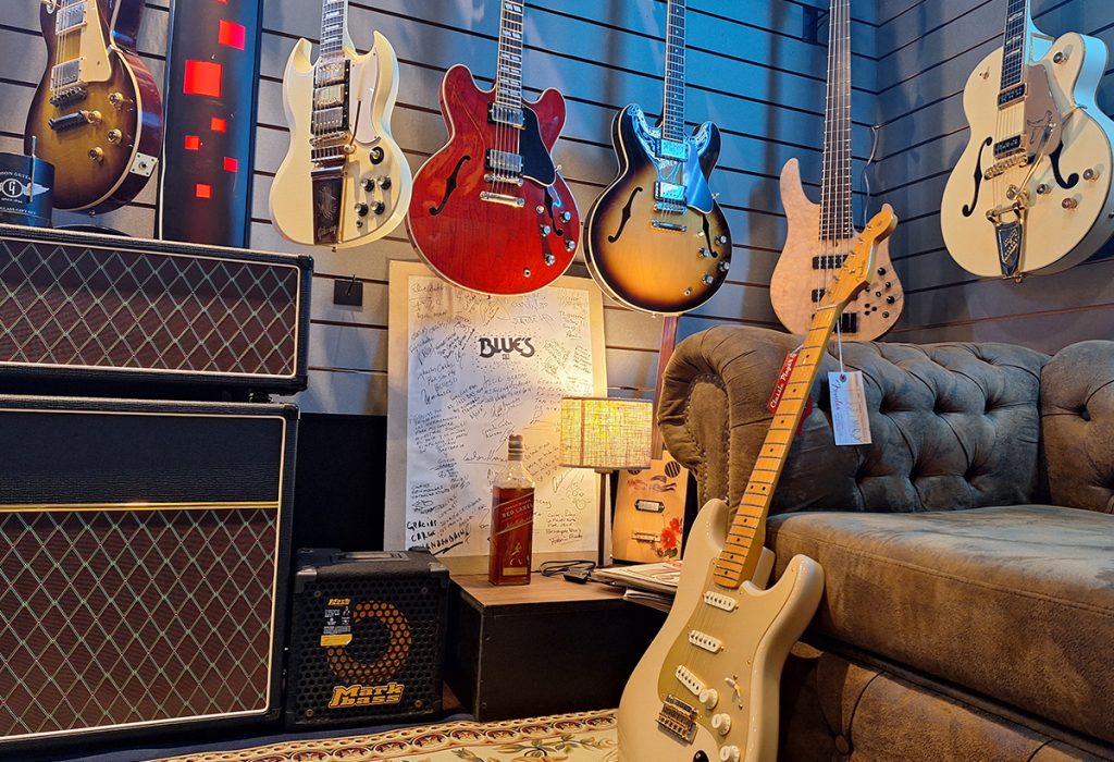 Nosotros | Blues Instrumentos