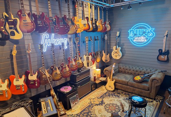 Nosotros | Blues Instrumentos